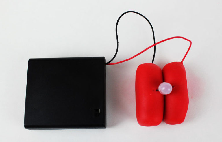 How To Make Squishy Circuits | Makerspace Projects