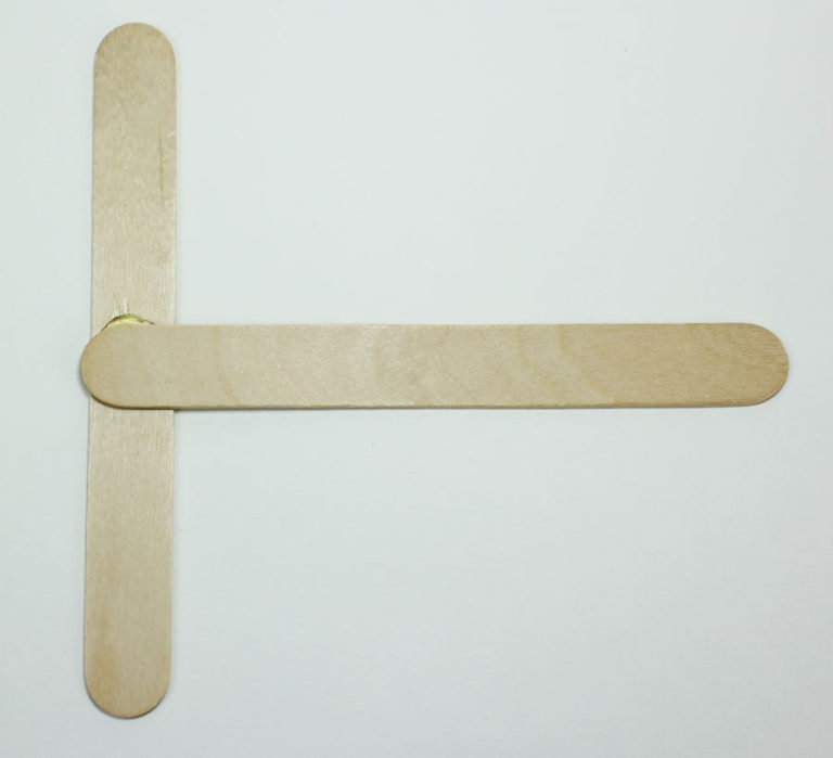 Super Simple STEM Battery Car | Makerspace Project Tutorial