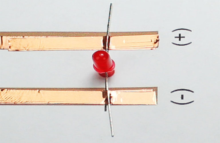 Make a Father's Day Light Up Card w/ Paper Circuits | Makerspaces.com